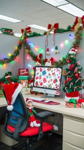 10 Christmas Desk Decor Ideas for Office